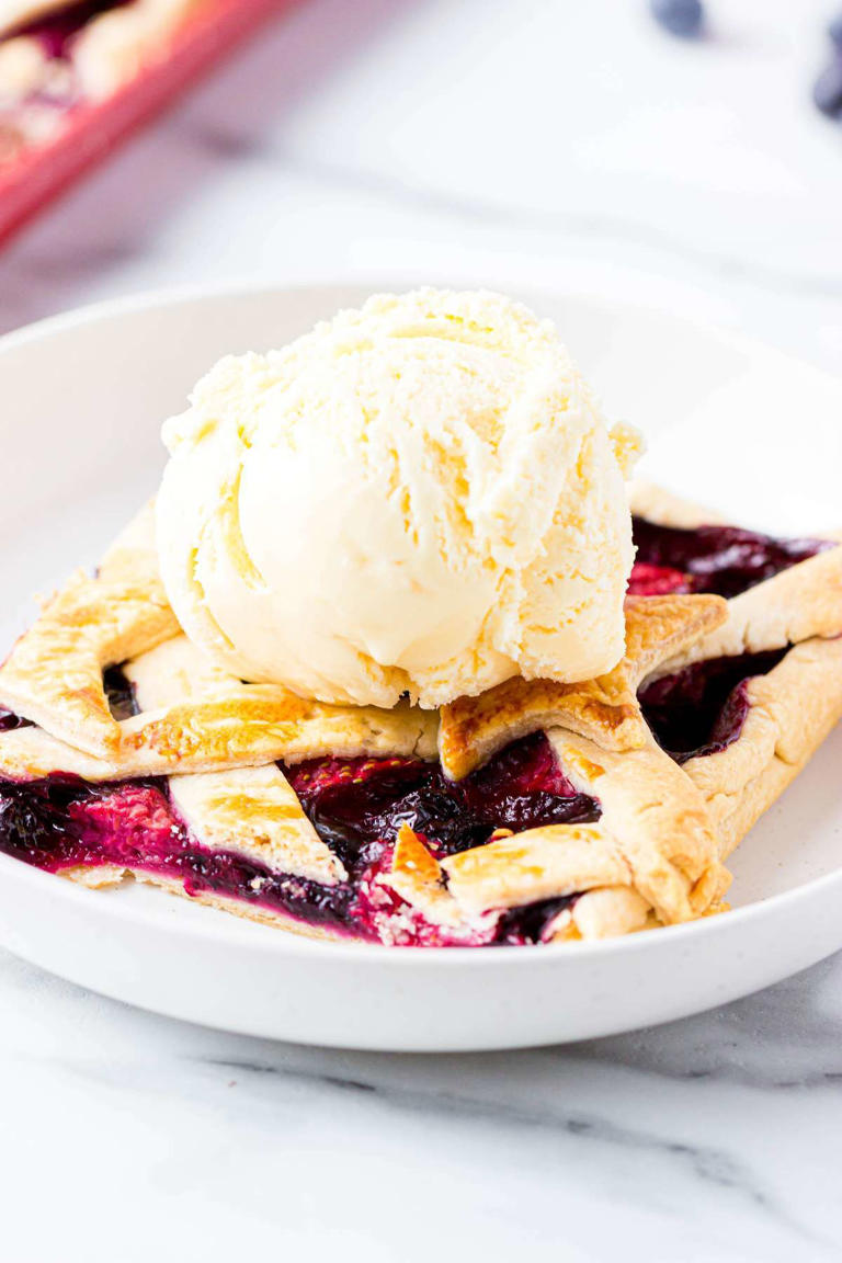 Easy Berry Slab Pie: The Perfect Summer Dessert