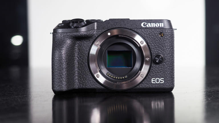 This is the best camera you didn't know about: the Canon EOS M6 Mark II