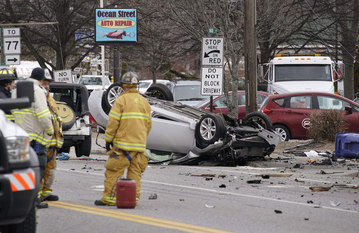 5 Teenage Girls In 'Awful' Deadly Car Accident