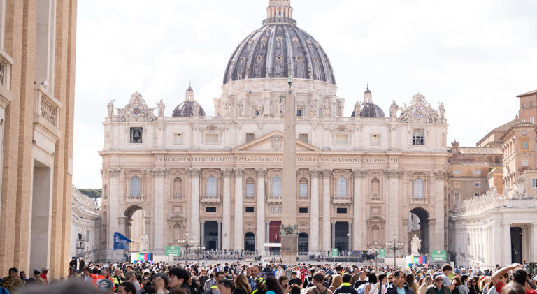 Emanuela Orlandi, la scomparsa 42 anni fa. Papi coinvolti: cosa ...