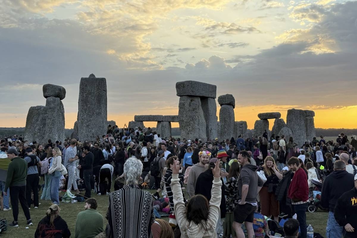 Sunrise at Stonehenge draws druids, pagans and revelers to celebrate ...
