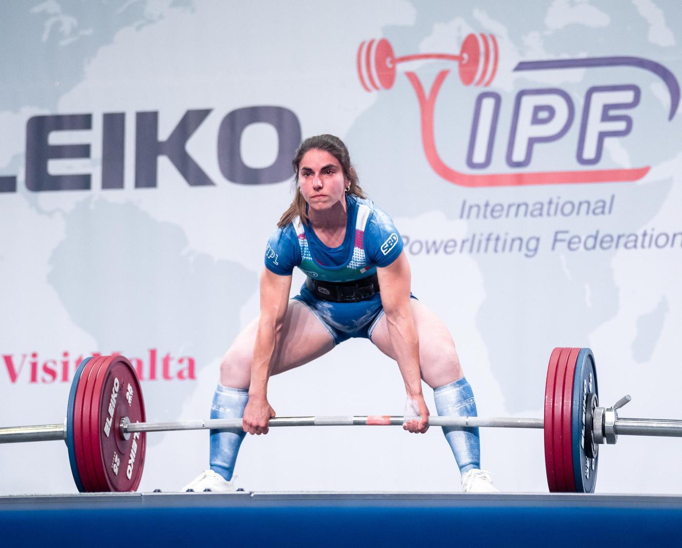 L’infermiera dei record che solleva due quintali