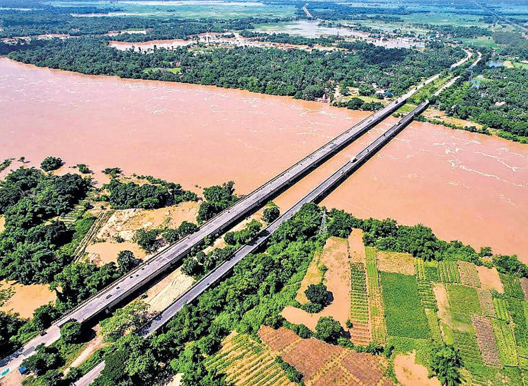 Swelling river poses flood threat to 61 Odisha villages