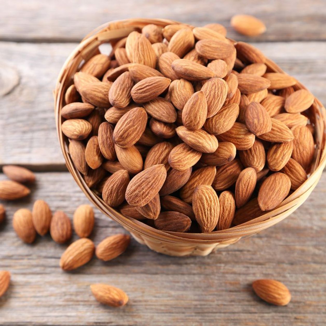 Pourquoi vous devriez tremper vos amandes toute une nuit avant de les ...