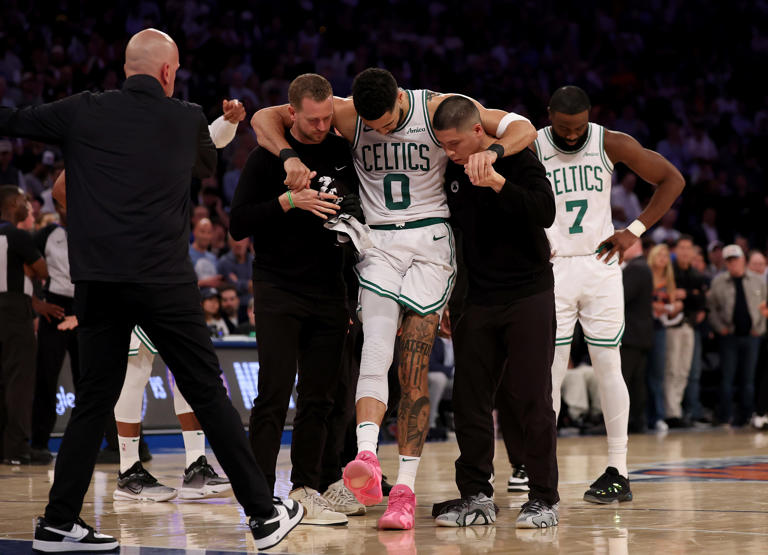 Lamar Jackson gifts NBA star Jayson Tatum a signed Ravens jersey ... Lamar Jackson gifts NBA star Jayson Tatum a signed Ravens jersey ...