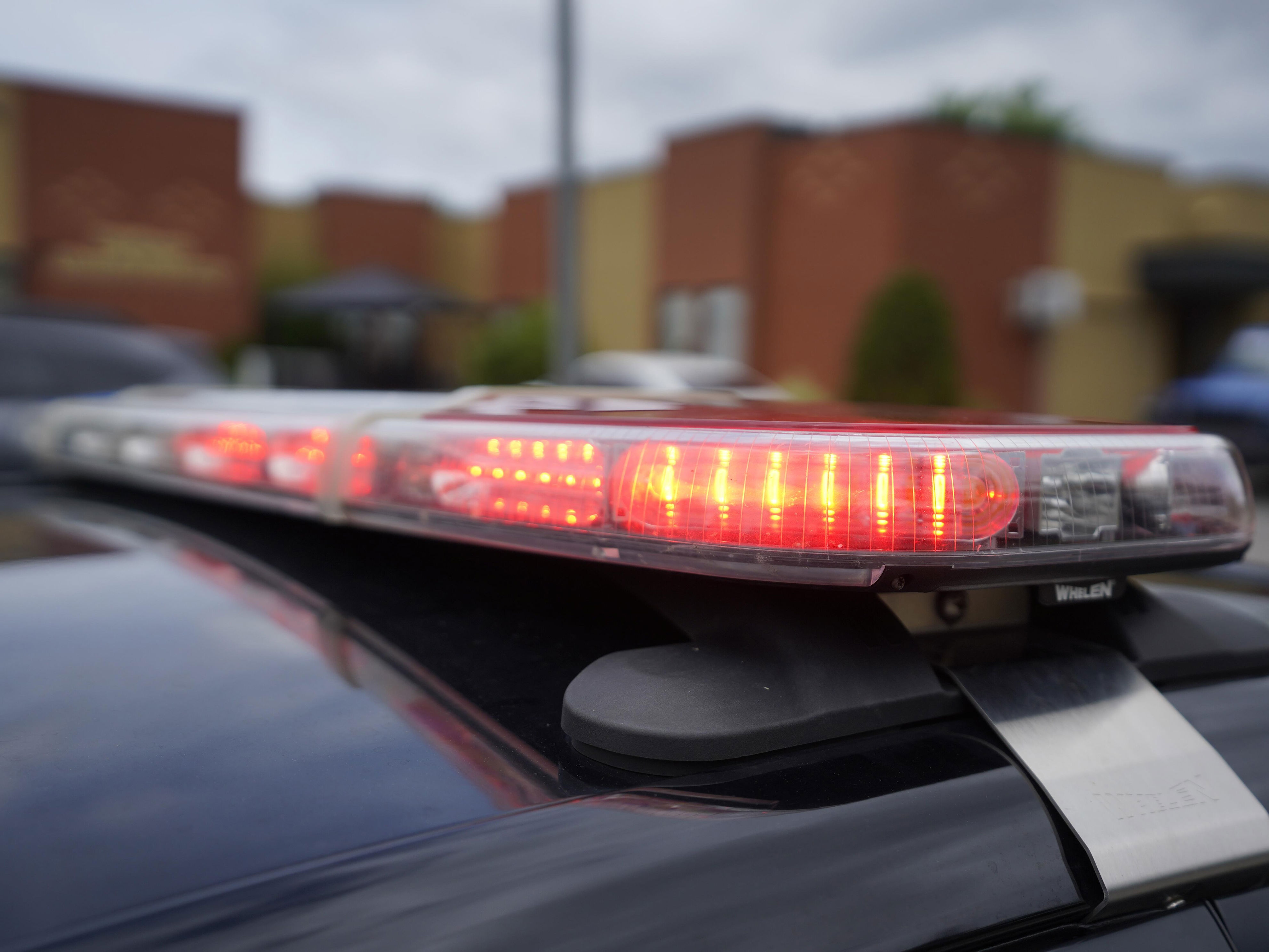 Un homme fait une sortie de route après avoir possiblement subi un ...