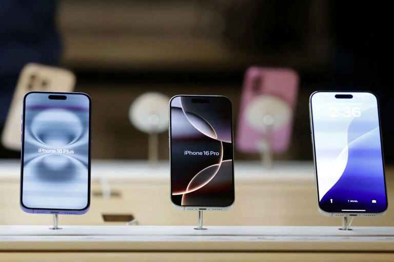 iFold coming? Apple’s first flip iPhone could debut soon, but it won’t ...