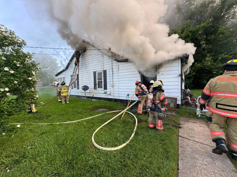 Crews battle fire in Hopkins County