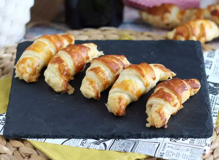 Puff pastry croissants with bechamel, ham, and cheese