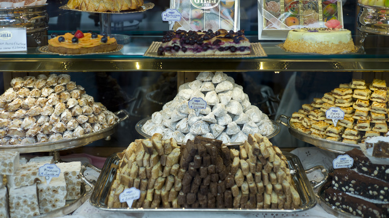 15 Items You'll Commonly Find At An Old School NYC Italian Bakery