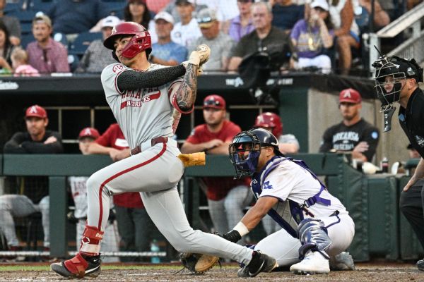 Arkansas' Aloy wins Golden Spikes Award as nation's top player