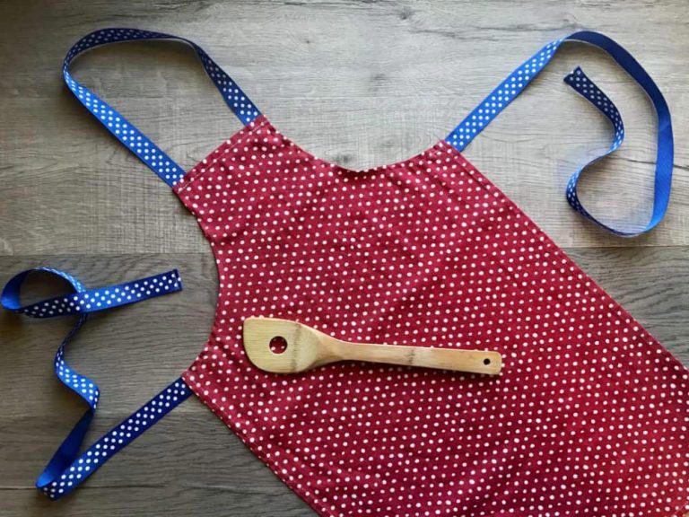 19 Free Apron Patterns and Tutorials