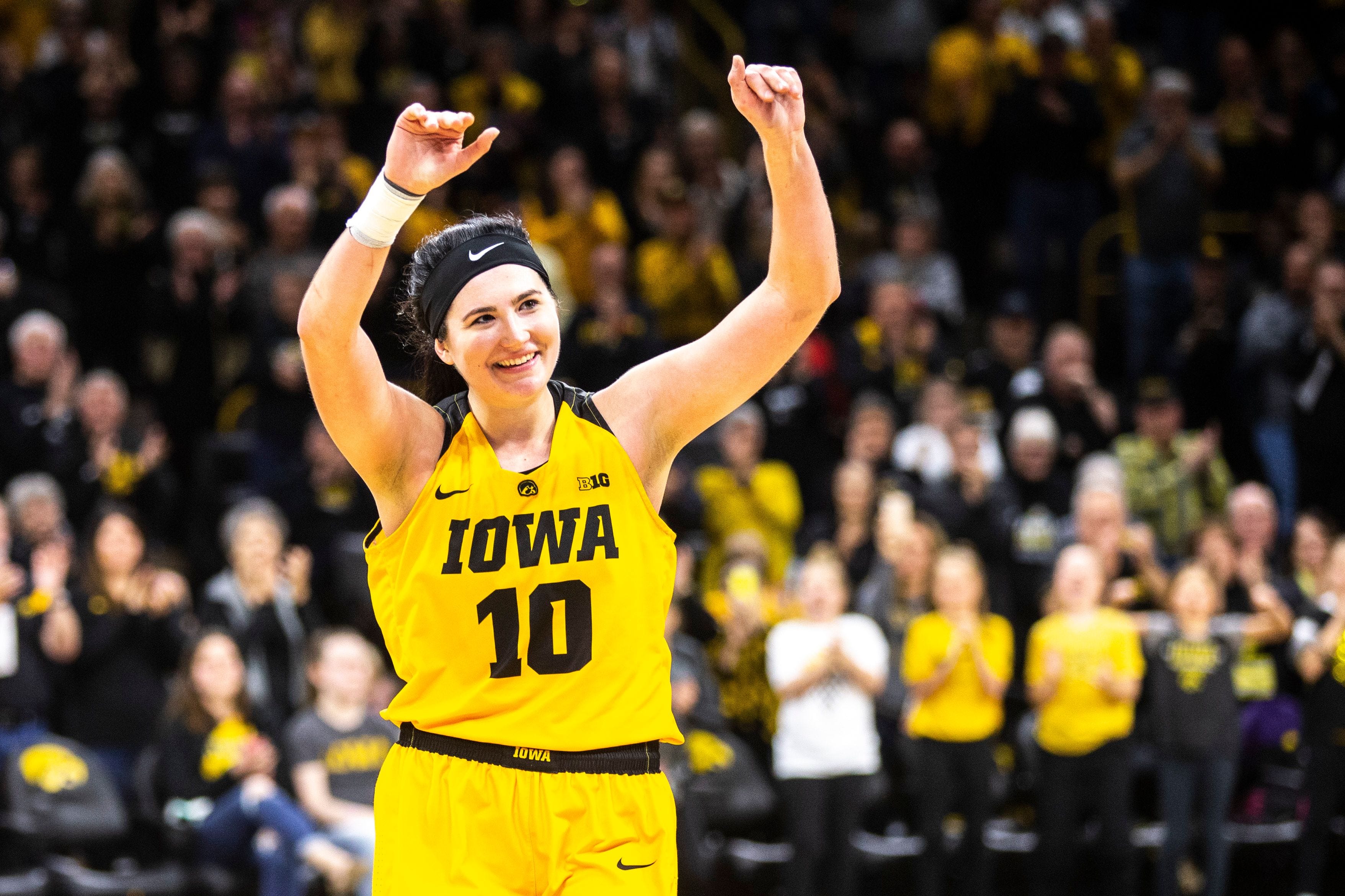 Former Iowa women’s basketball star announces engagement