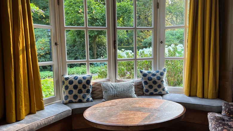 How To Choose The Right Length For Bay Window Curtains