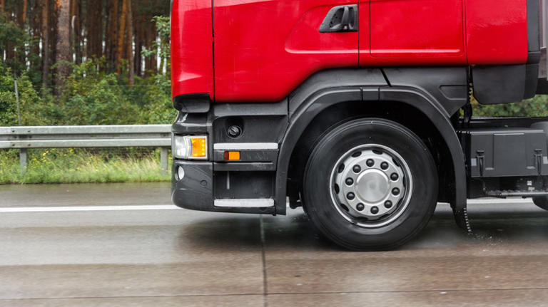 Why Do The Front Rims On Semi-Trucks Stick Out?