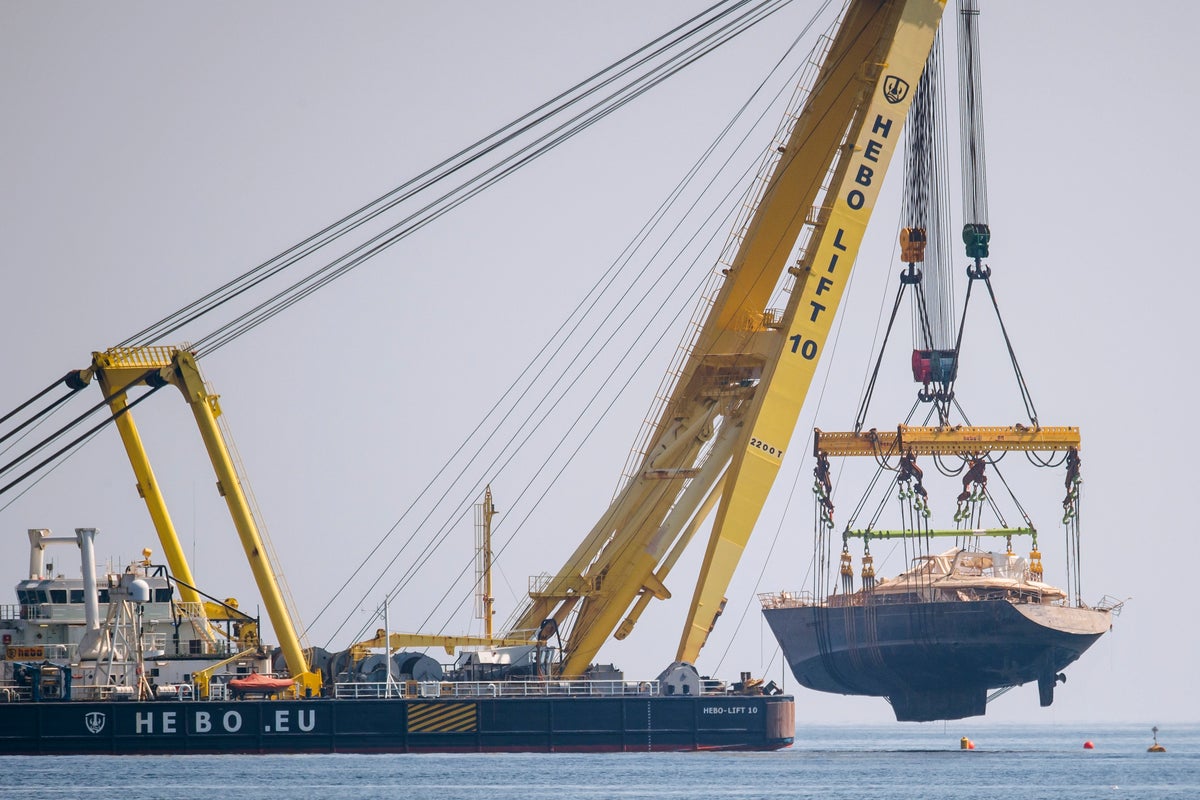 The recovered Bayesian superyacht transferred to Sicilian port on its ...