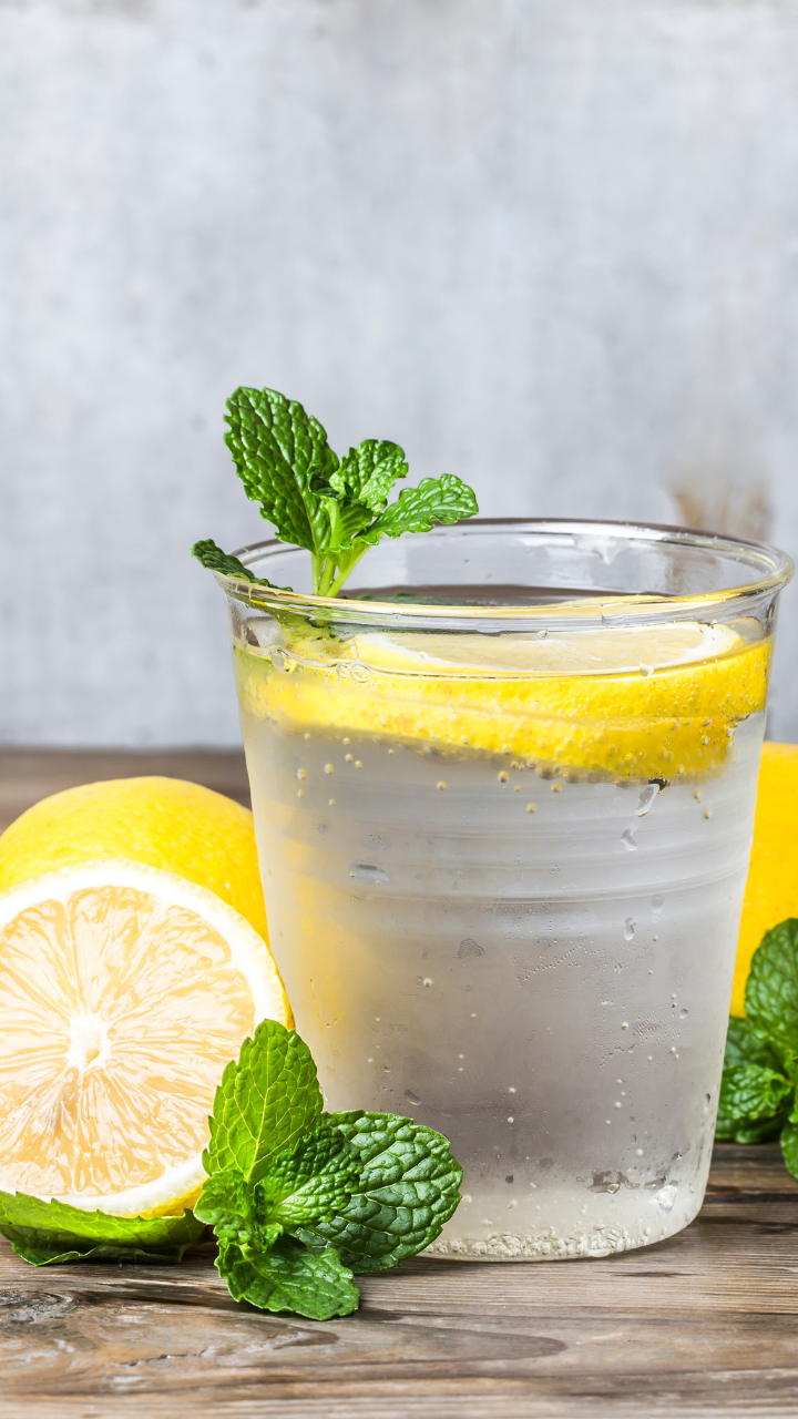 8 benefits of consuming lemon water on an empty stomach