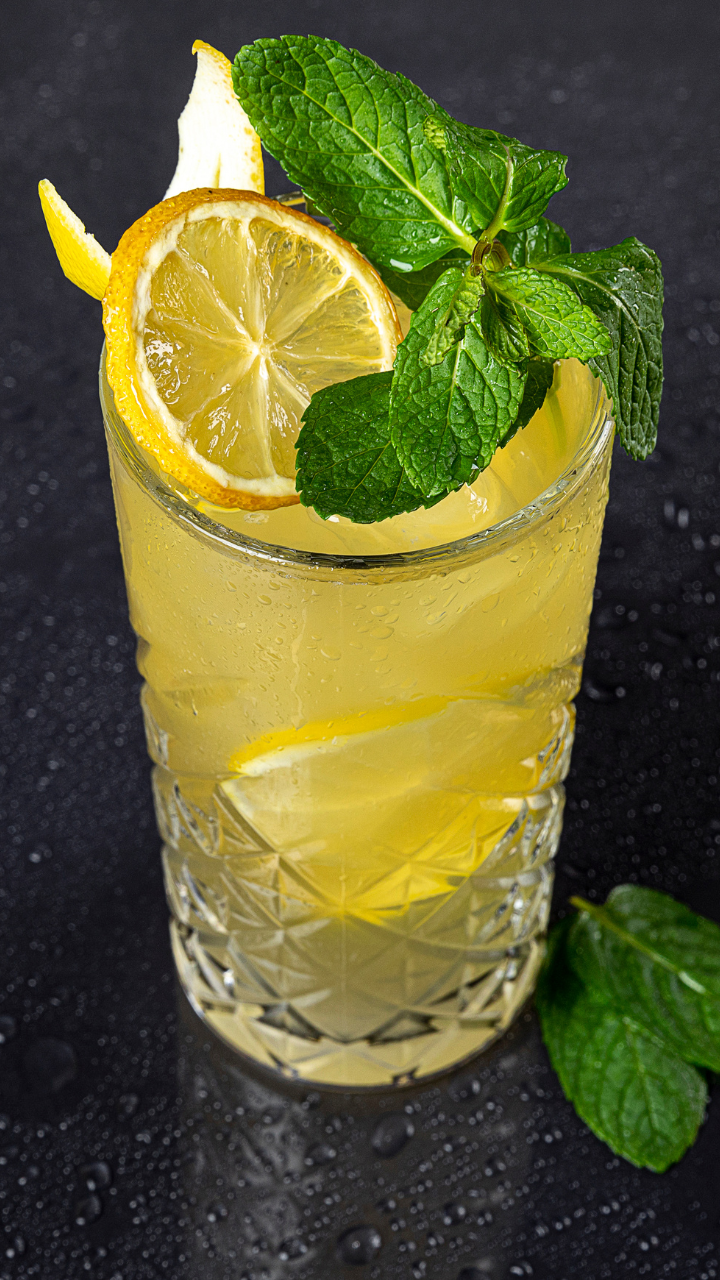 8 benefits of consuming lemon water on an empty stomach