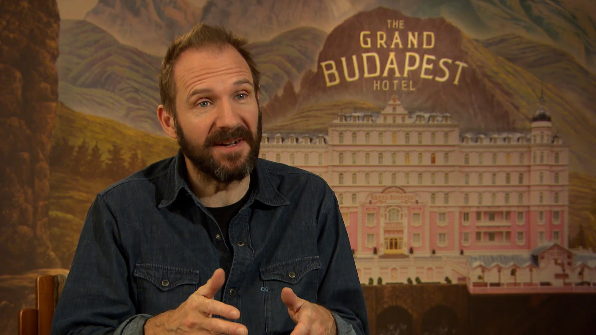 Por dentro da direção de Wes Anderson, Ralph Fiennes revela o que faz ...