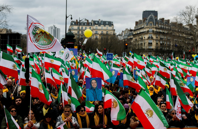 Crown Prince Reza Pahlavi calls for regime change in Iran