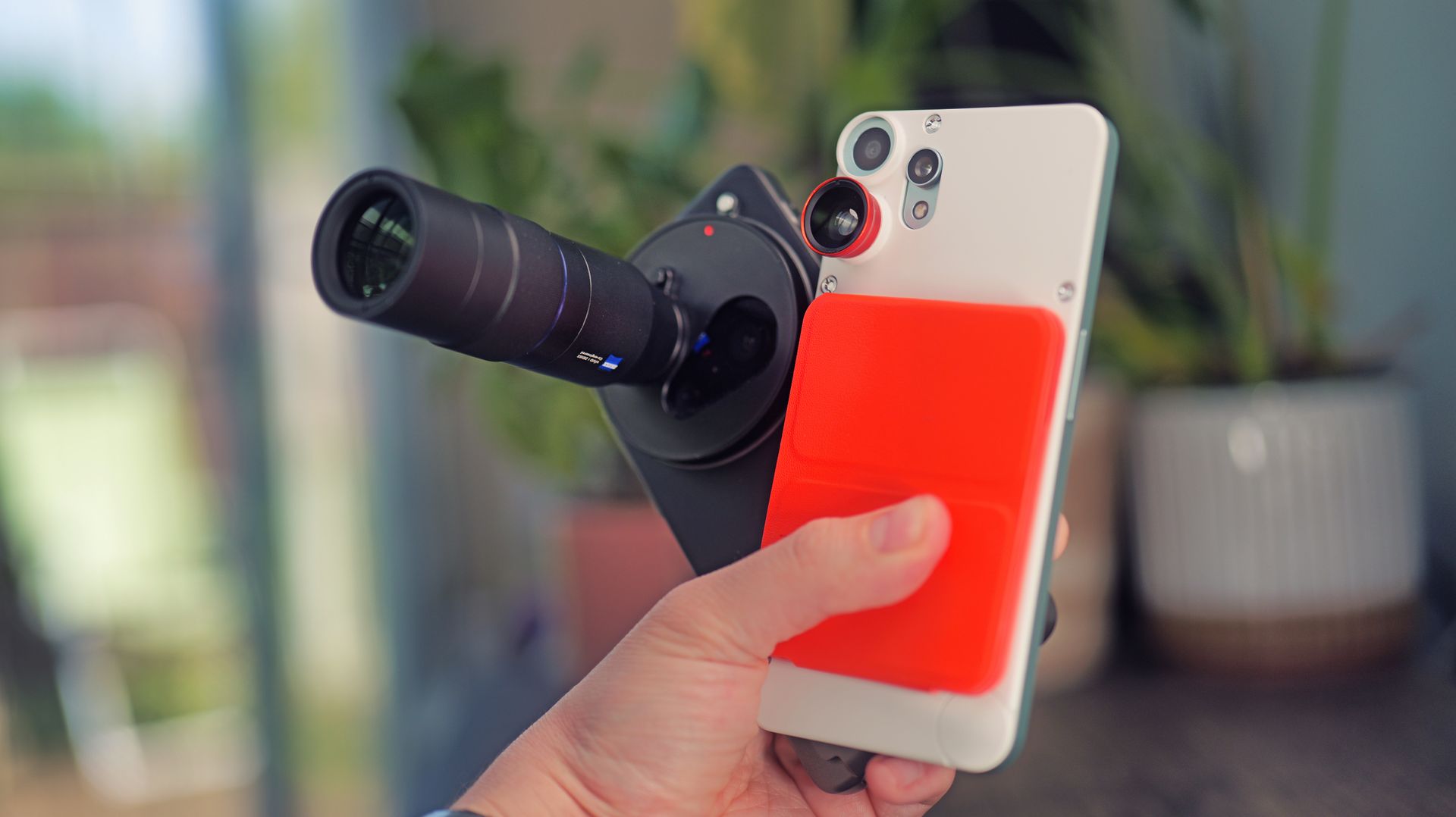 Are detachable lenses the next evolution in camera phones?