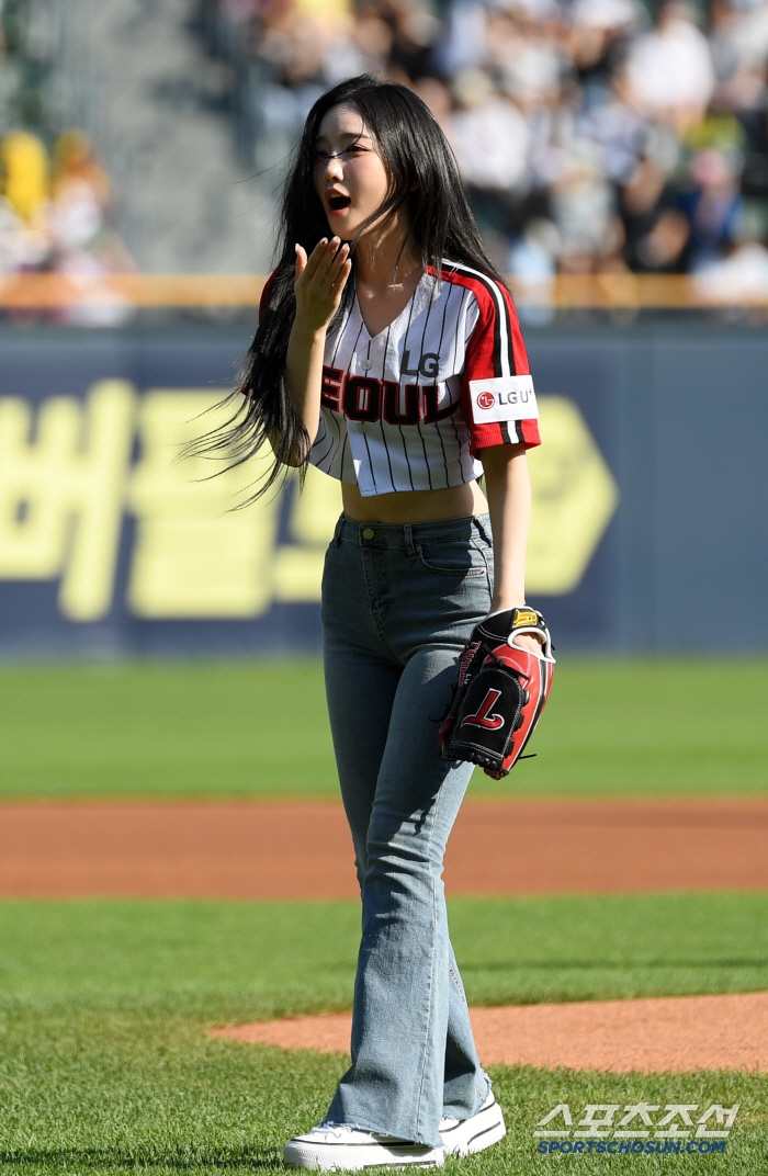 Triple S's Yoo Yeon Oh My!