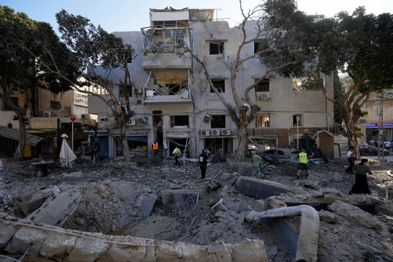 Iran injures 86 Israeli citizens in furious barrage of missiles after ...