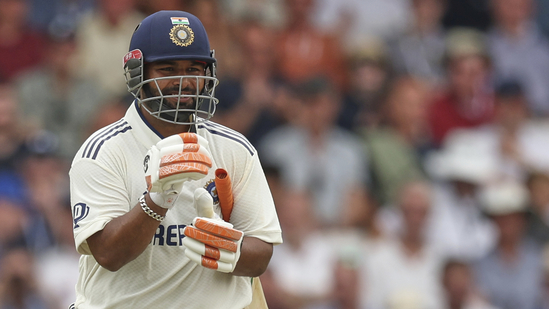 Rishabh Pant can't keep calm after Sunil Gavaskar replaces 'stupid ...