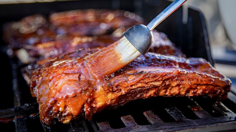 When To Add BBQ Sauce To Meat So It Doesn't Burn On The Grill