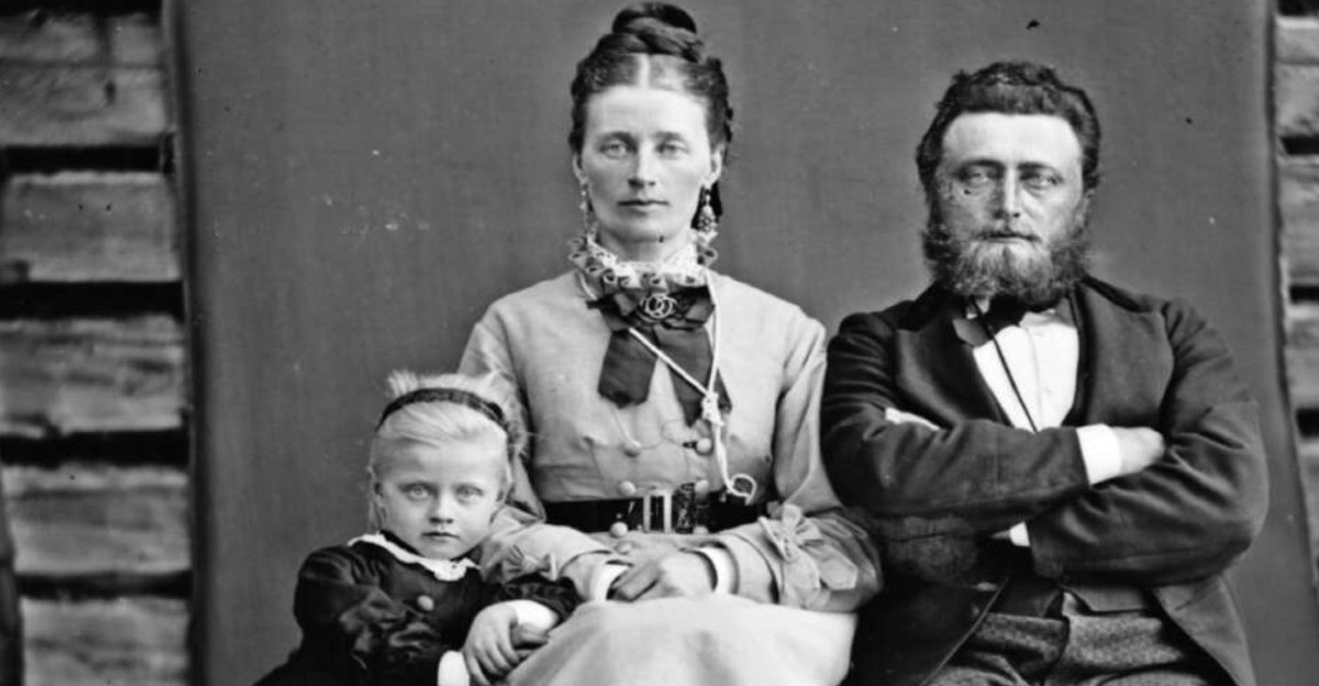 19 Vintage Photos of the Early to Mid-1880s