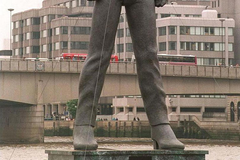 Bizarre Michael Jackson statues formerly in UK now spread around the ...