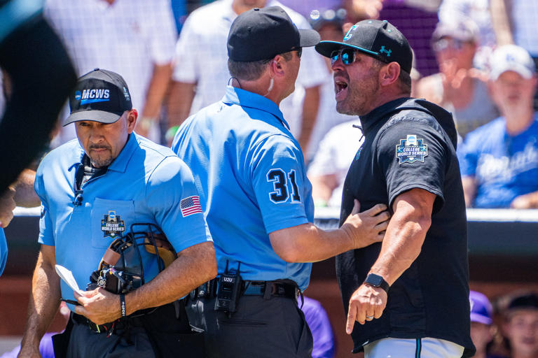 LSU sweeps Coastal Carolina baseball to win College World Series