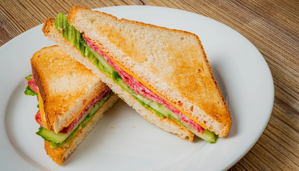 Sandwich club au salami