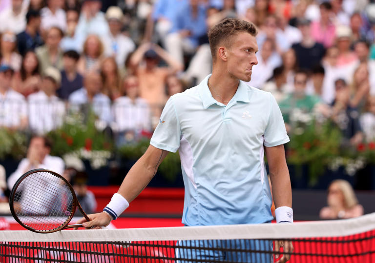 Carlos Alcaraz v Jiri Lehecka live: Tennis score and result from Queen ...