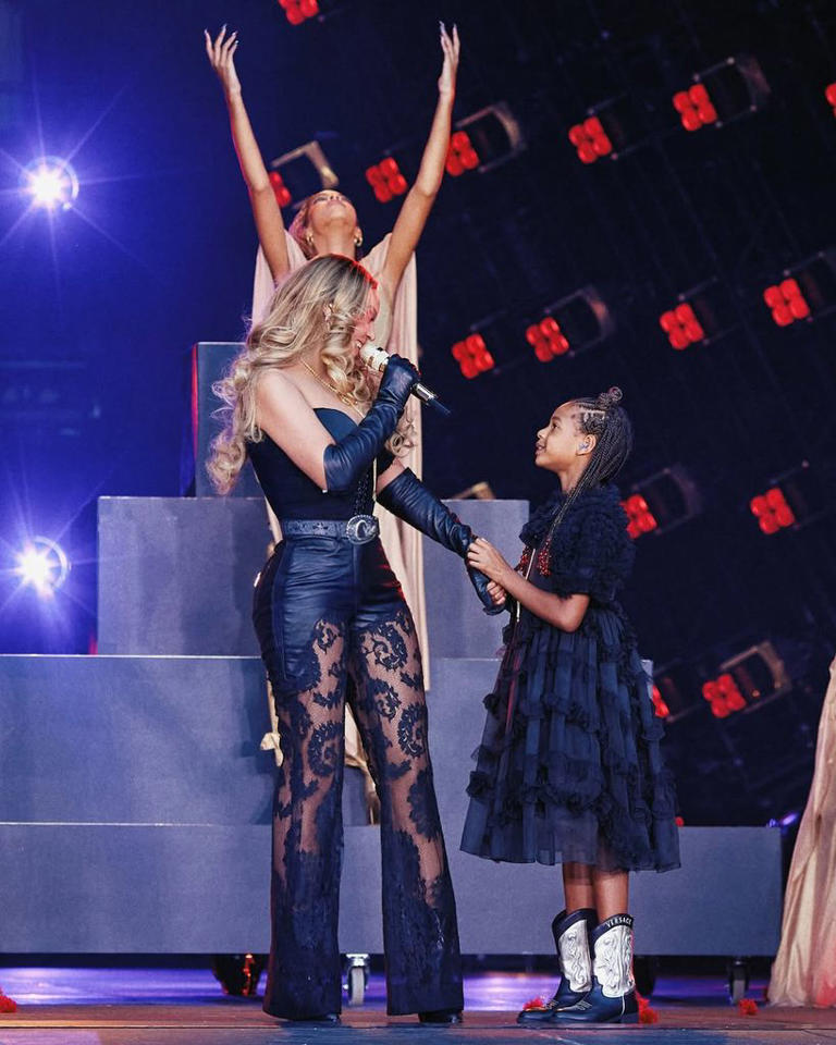 Beyoncé's daughter Rumi distracts mom and sister Blue Ivy mid ...