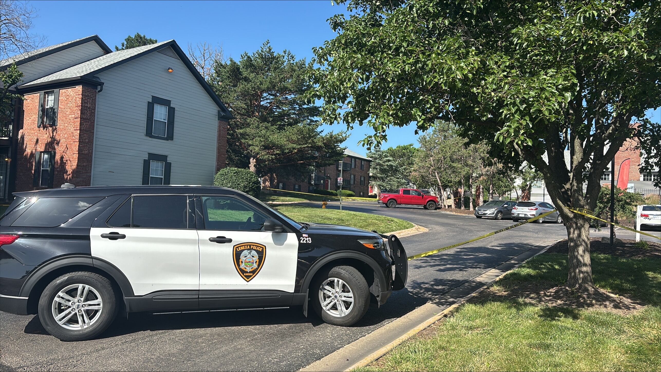 Lenexa police shoot and kill armed suspect at apartment complex