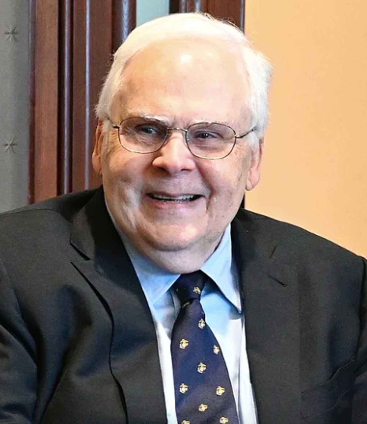 Billionaire Fred Smith, FedEx Founder, Dies