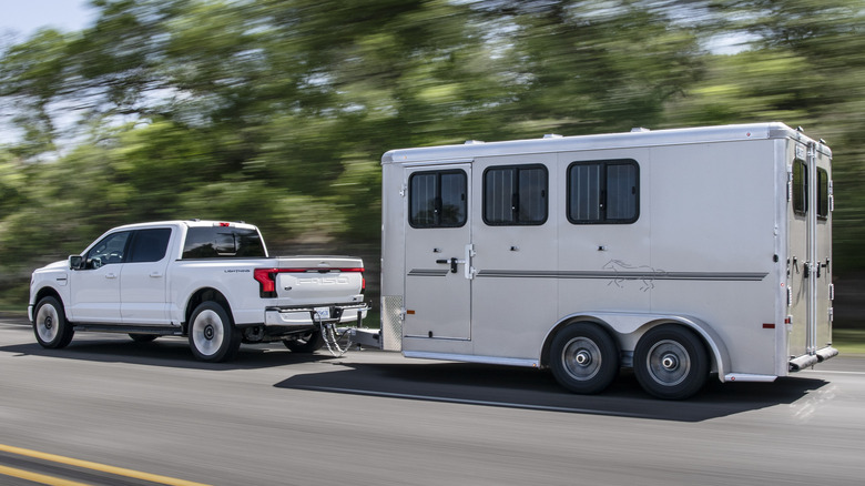 6 Essential Towing Accessories For Truck Owners