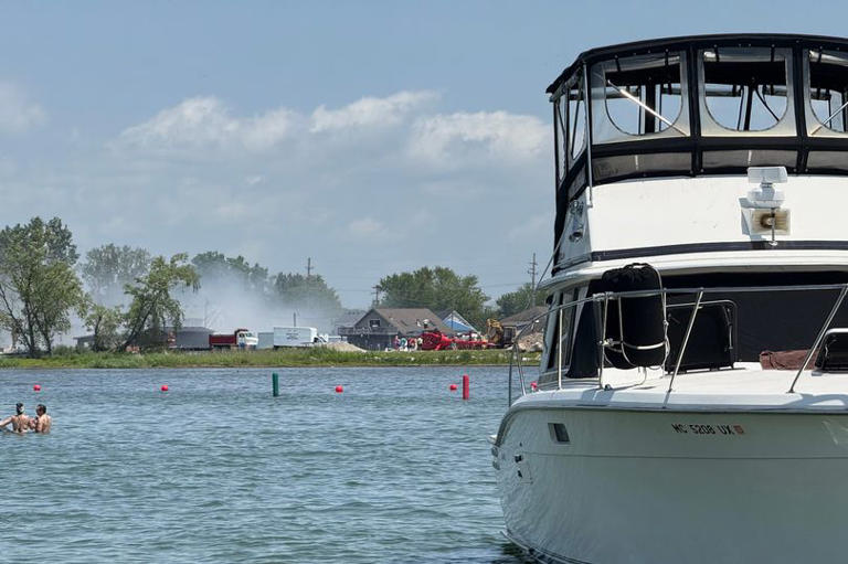 Helicopter crashes near packed lakefront restaurant as witnesses watch ...