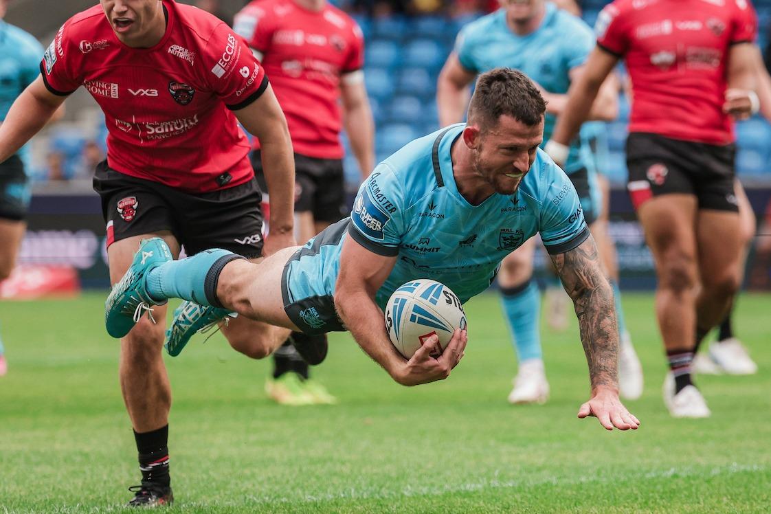 Salford Red Devils 6 Hull FC 36: Zak Hardaker keeps Airlie Birds play ...