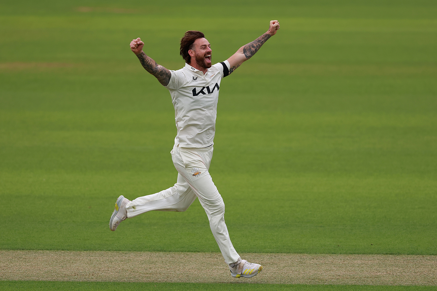 Fisher, Clark share six to put Surrey on top in Worcester