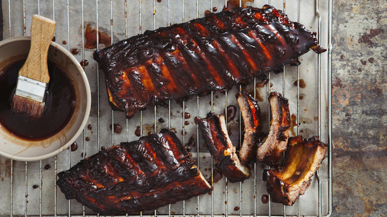 When To Add BBQ Sauce To Meat So It Doesn't Burn On The Grill