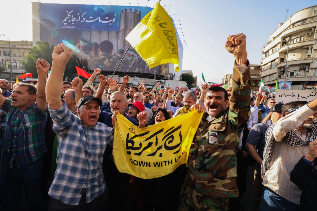 Iranian protesters wave ‘Down with the USA’ flags on streets of Tehran ...