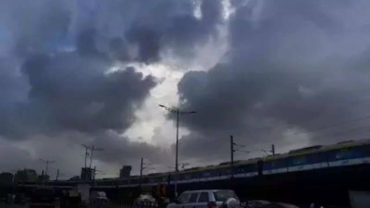 Monsoon to hit Delhi in 2 days; Rain, storms expected; Yellow alert ...