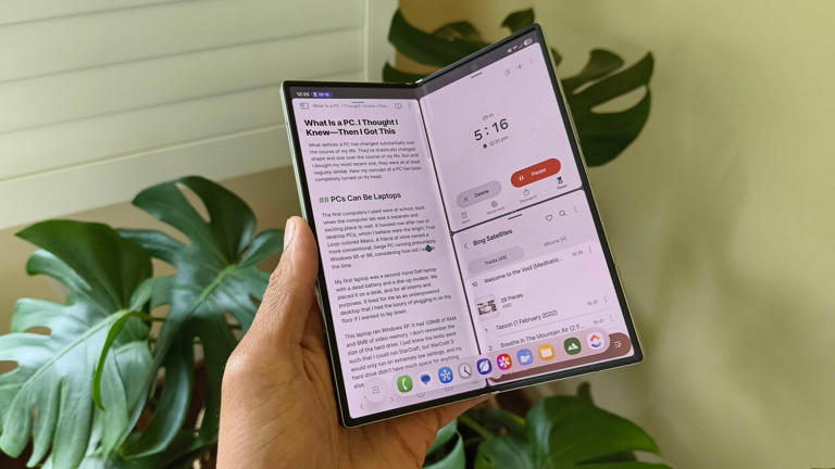 Why I Prefer Foldable Phones Over Android Tablets
