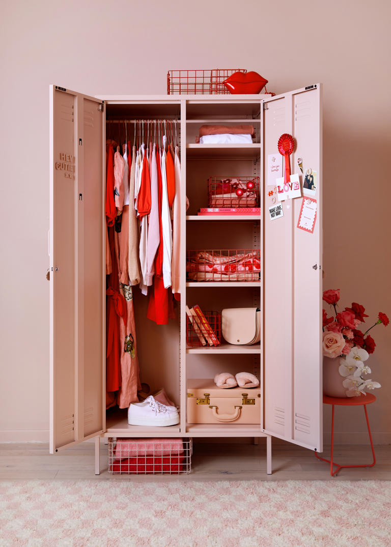 Still Fighting an Overstuffed Wardrobe? This Reverse Hanger ...