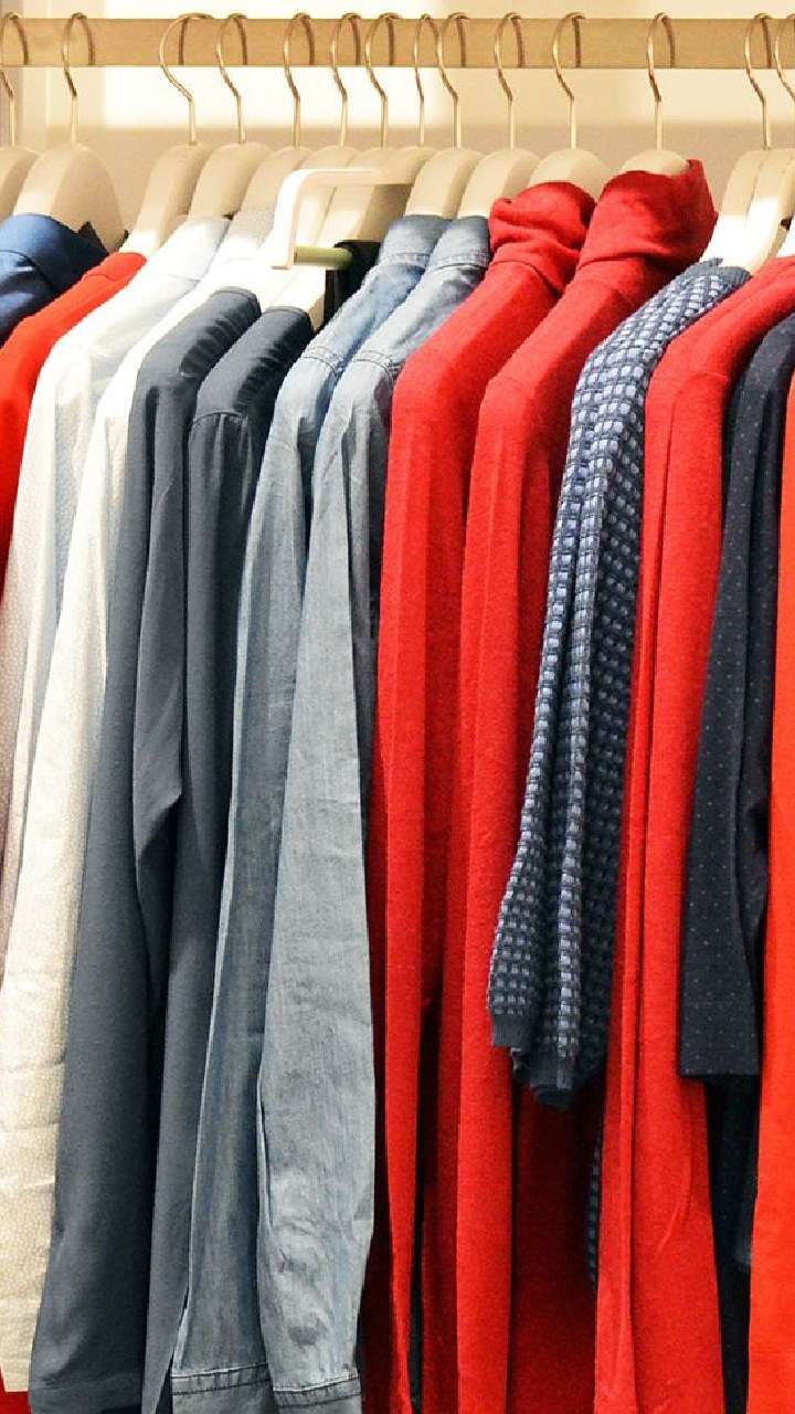 5 Pro Tips To Protect Your Clothes From Smelling Damp In Monsoon!