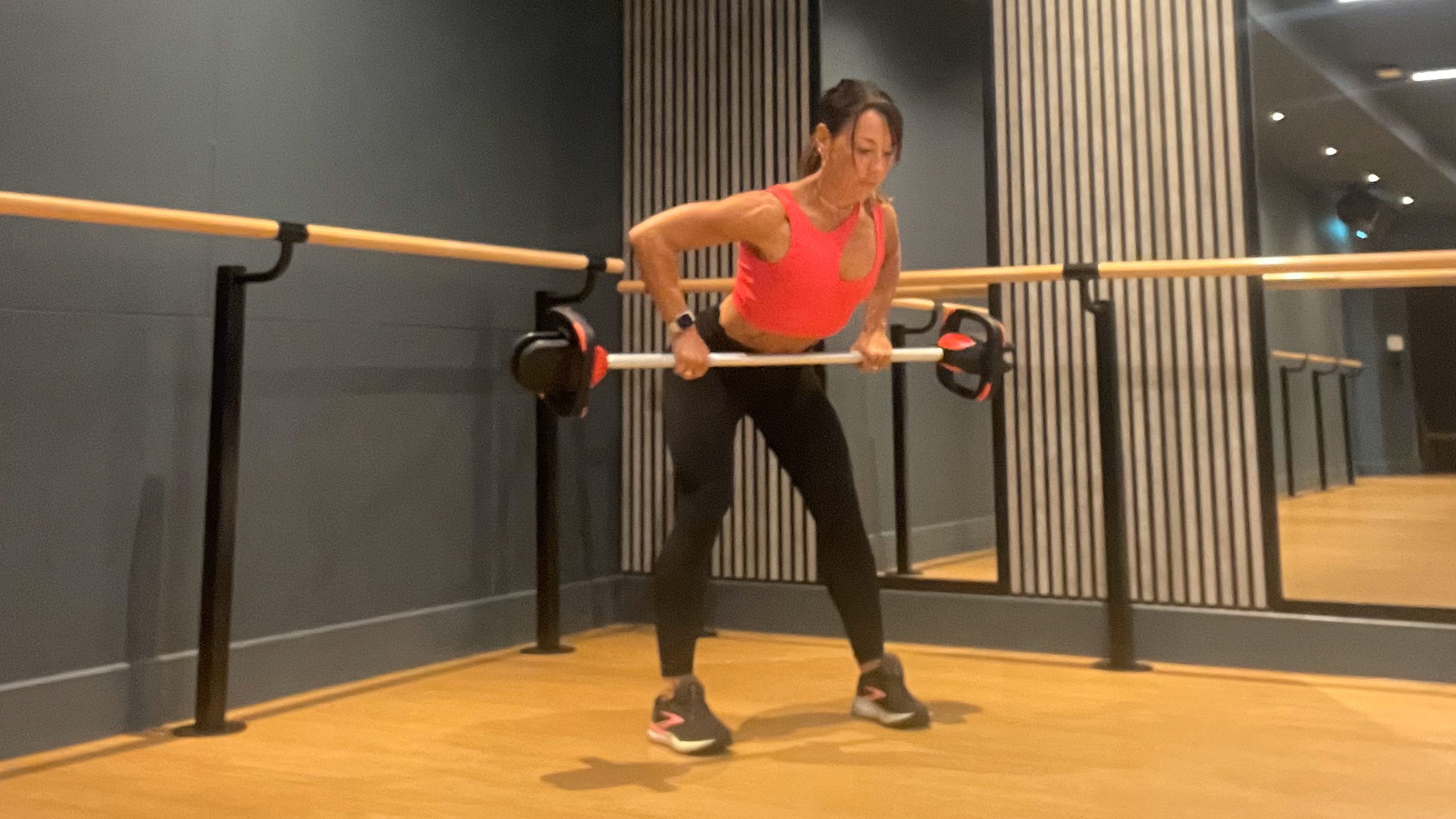 I'm a personal trainer — here's the 10-minute barbell routine I use to ...