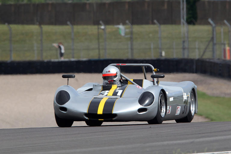 Donington Park HSCC highlights: Rare Caldwell car races as FF1600 ...
