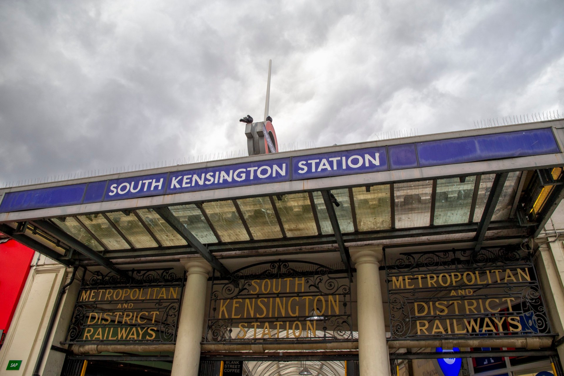 Severe delays on Circle and District lines in London